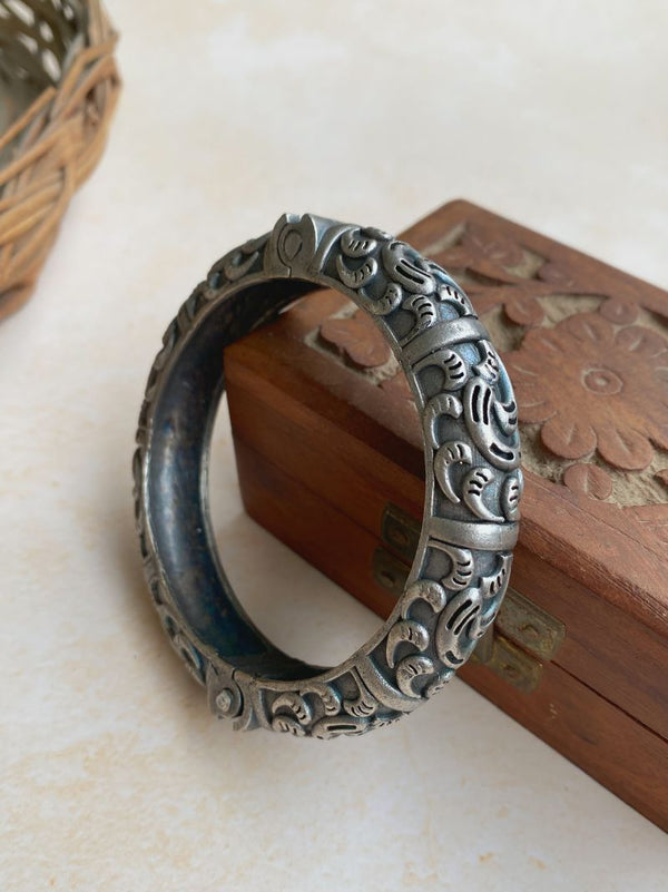 CHAITALI SILVERLOOKALIKE BANGLE – SHIMULI